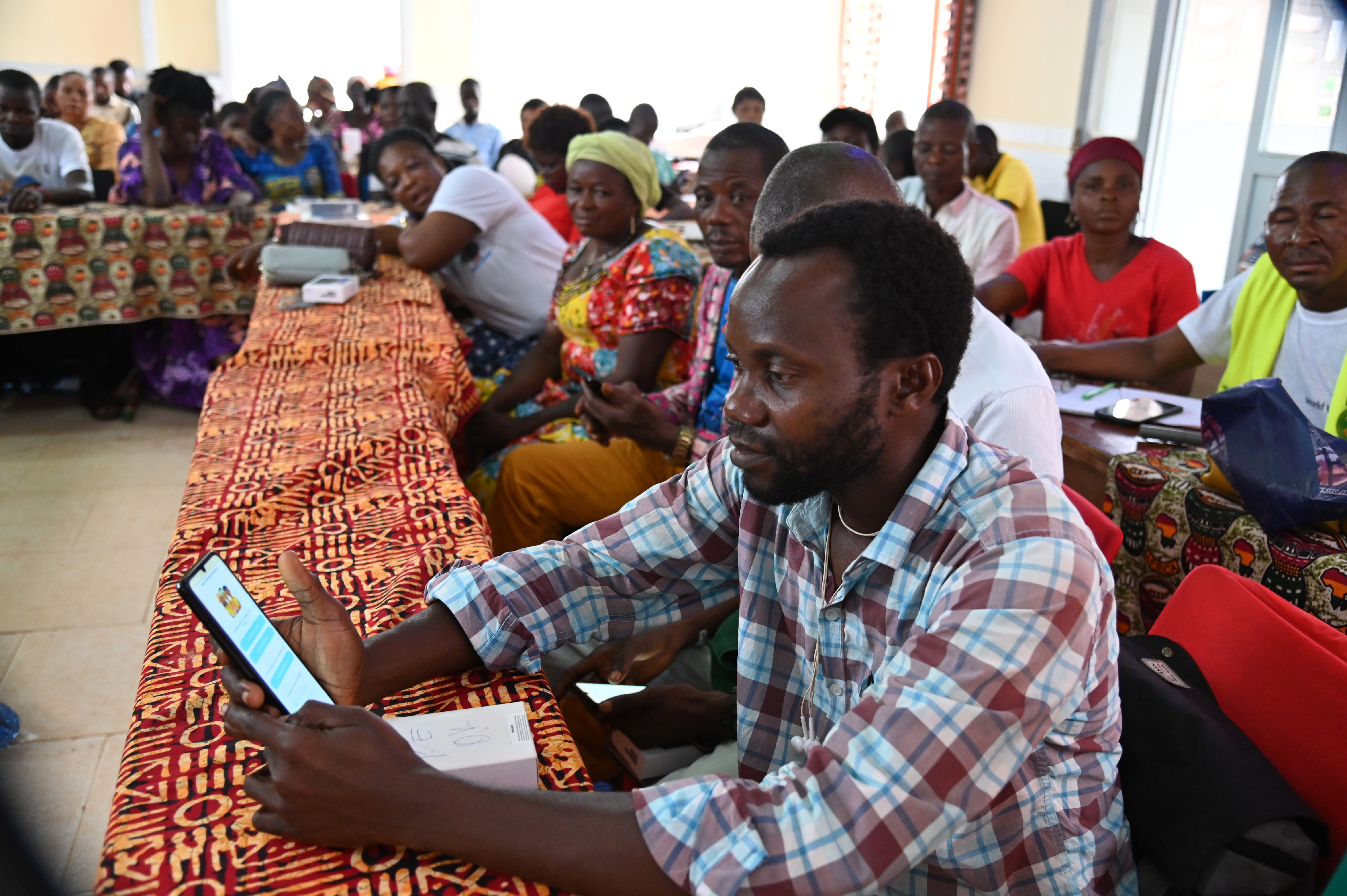 World Vision DRC numérise les opérations des Groupes d'Épargne | Congo ...