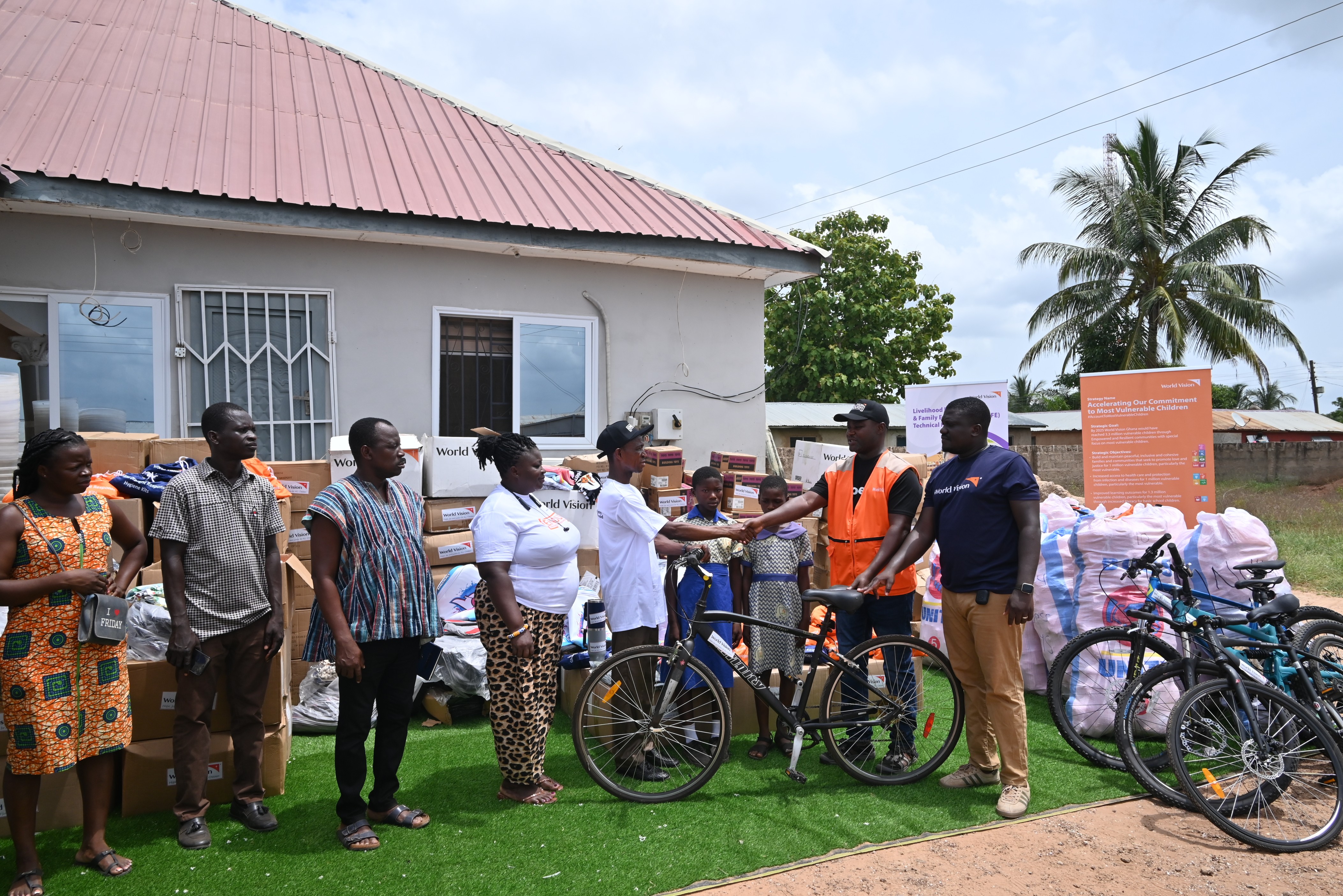 World Vision Ghana Delivers Drought Relief to 3,200 in Krachi Nchumuru ...