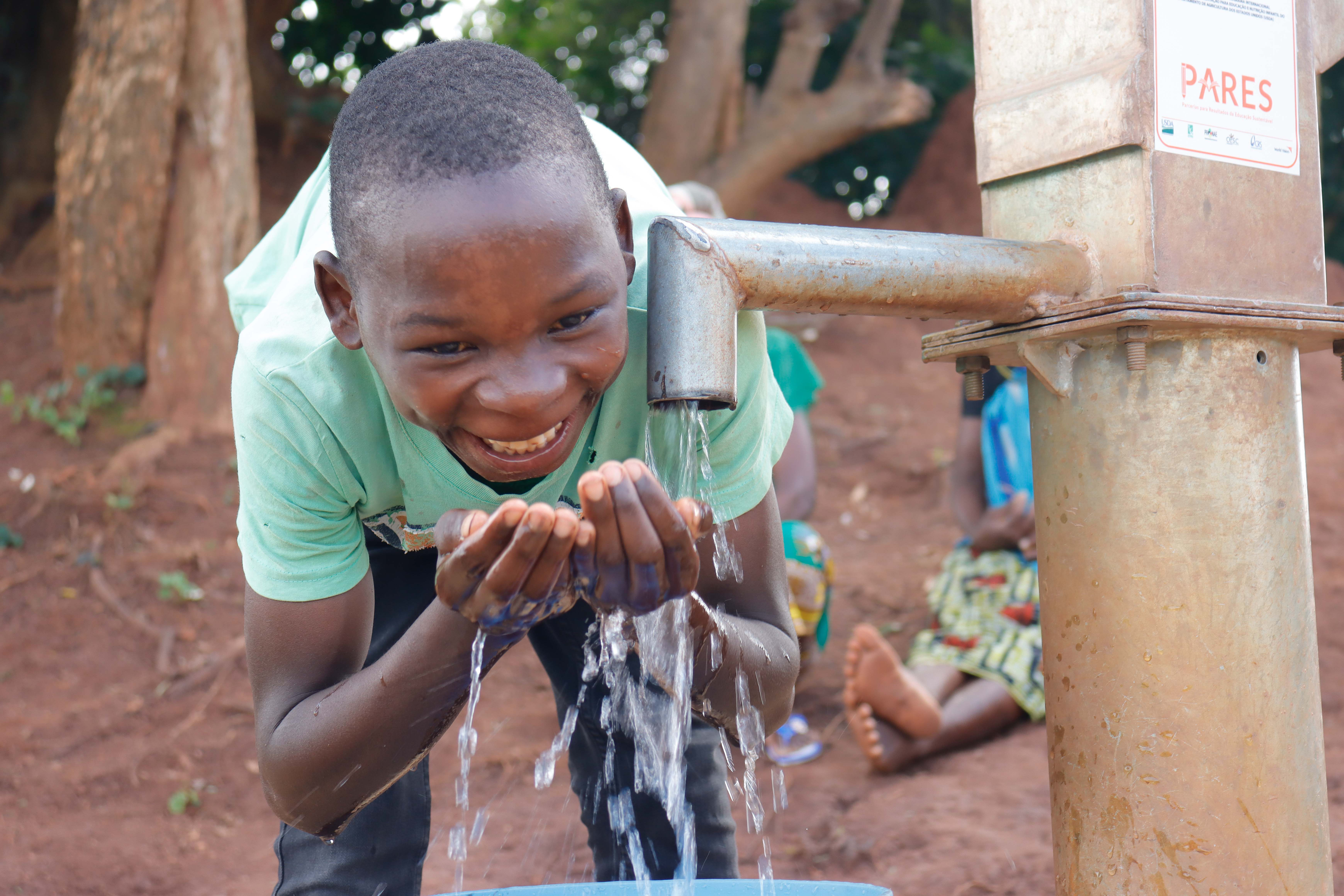 Clean Water is Changing the Lives of School Children and Families in Zambézia | World Vision ...