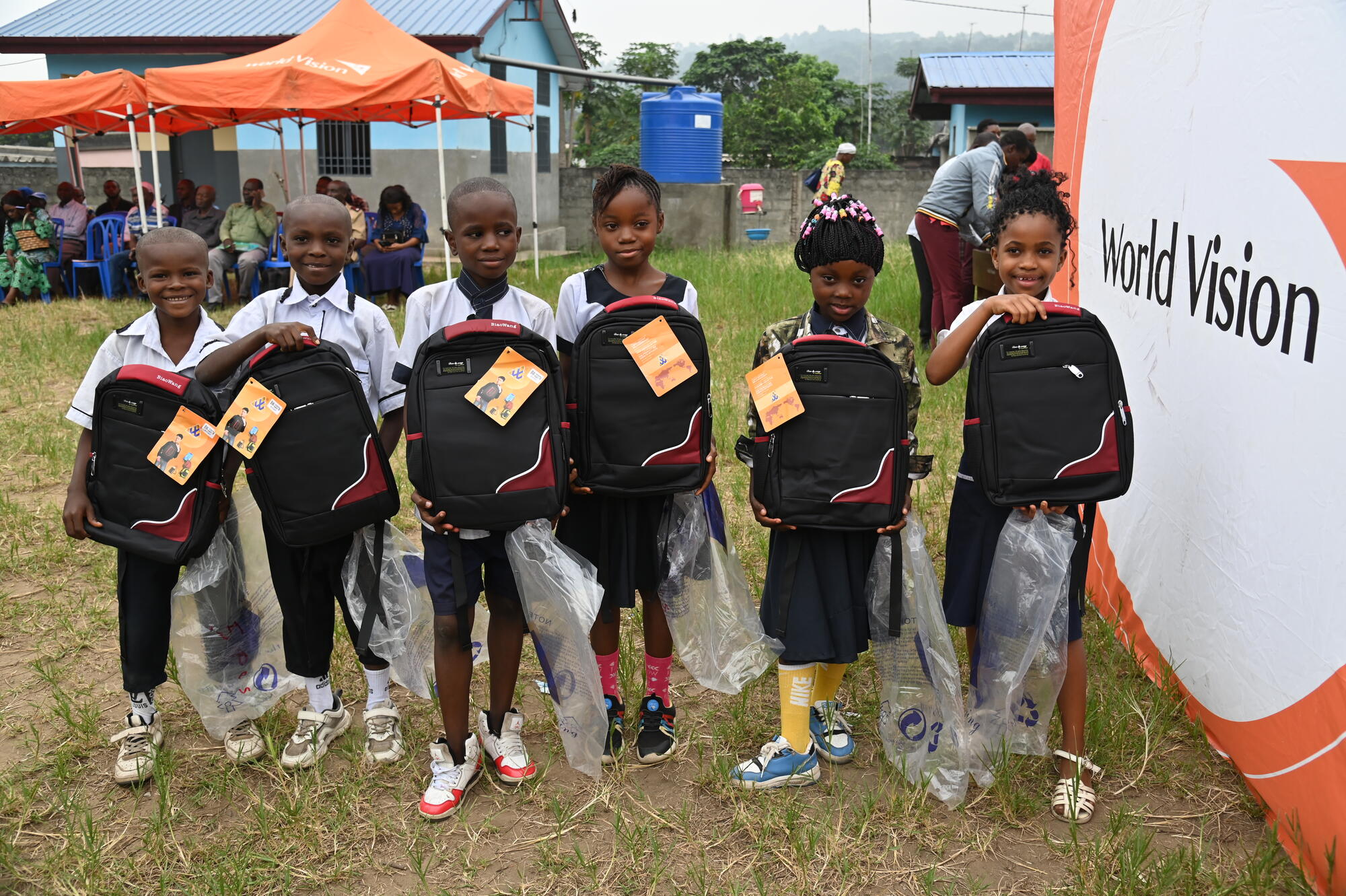 RDC : 100 Élèves Récompensés pour leurs Progrès en Lecture Grâce au Soutien de World Vision ...