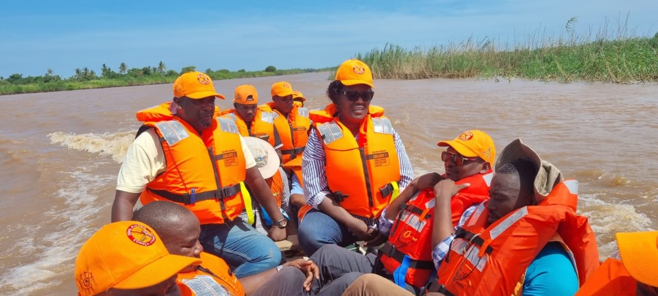 Rescue Teams Struggle to Reach Isolated Communities in Flooded Central ...