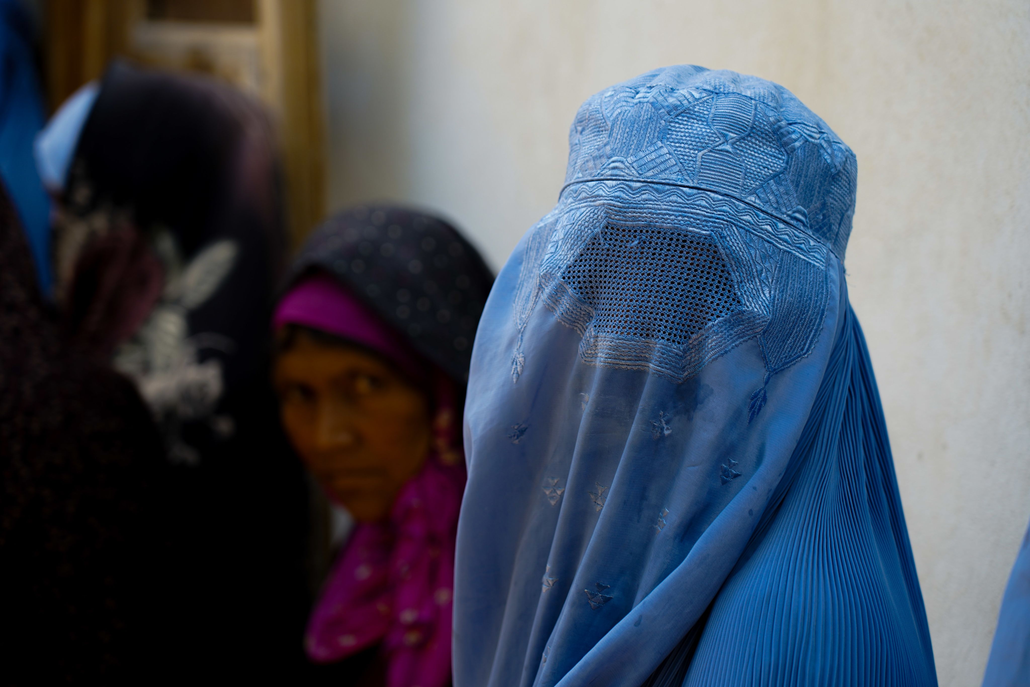 Afghan children trapped between hunger and child labour amid aid cuts ...