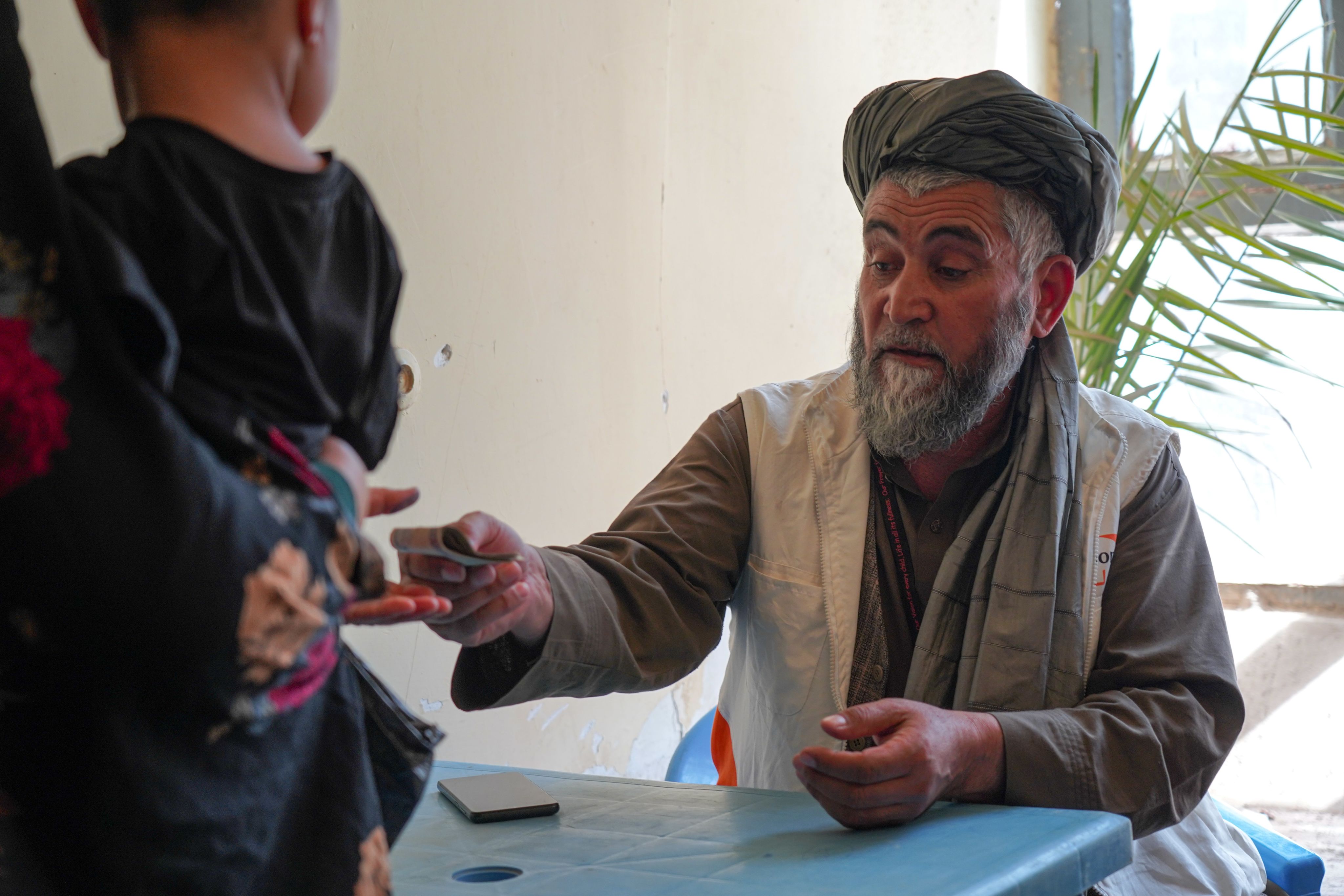 Afghan children trapped between hunger and child labour amid aid cuts ...