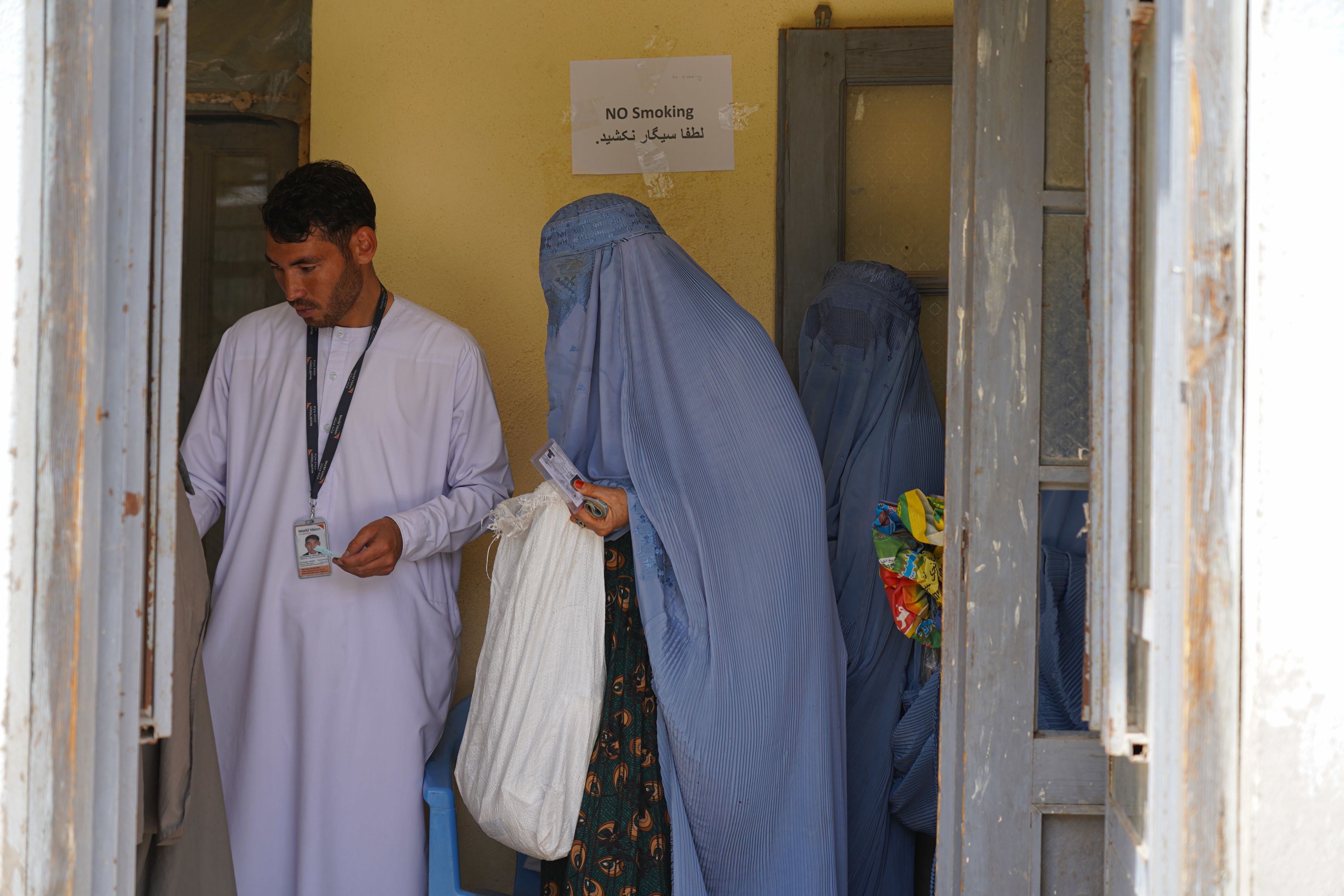 Afghan children trapped between hunger and child labour amid aid cuts ...