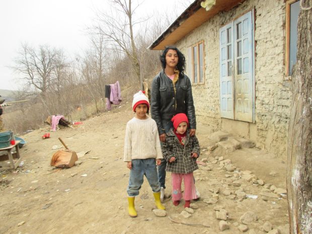 Photovoice! Children choose to depict broken Human Rights in Roma ...